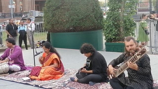 Индийская рага - бесконечная импровизация. Заключающее Бхайрави на фестивале в Москве