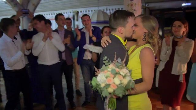 За бросанием букета скрывалось предложение руки и сердца