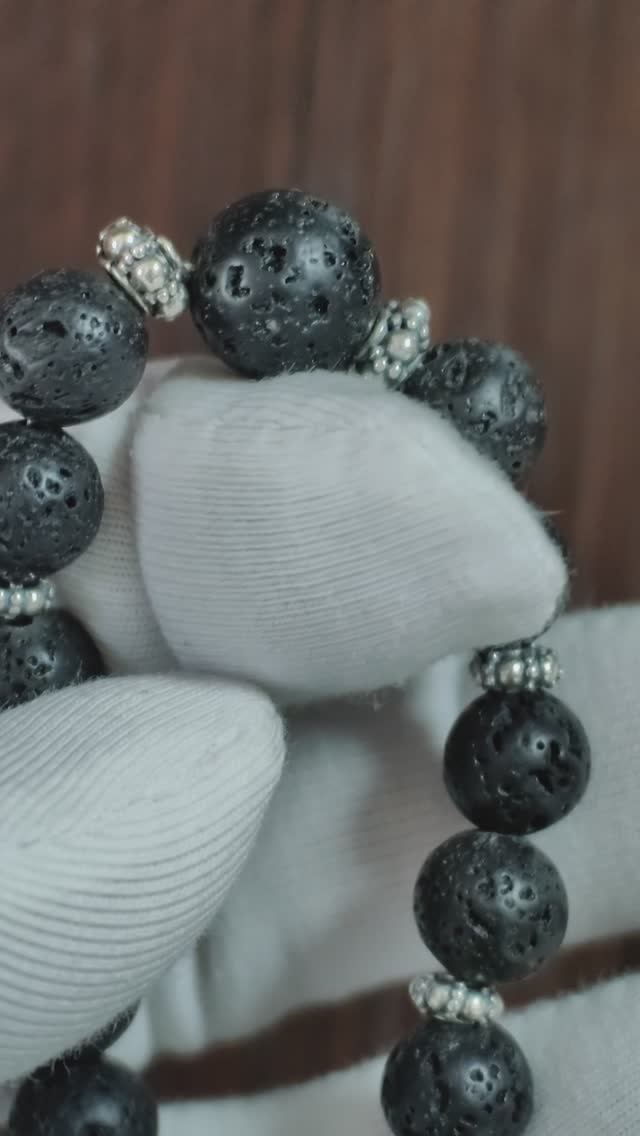 Браслет из вулканической лавы и серебра