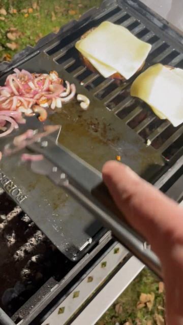 Чизбургер с баклажаном, если не хочется есть мясо.