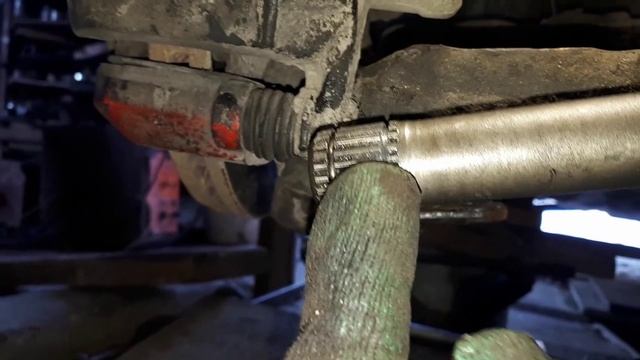 прорезал паз под  стопорное кольцо  в приводе