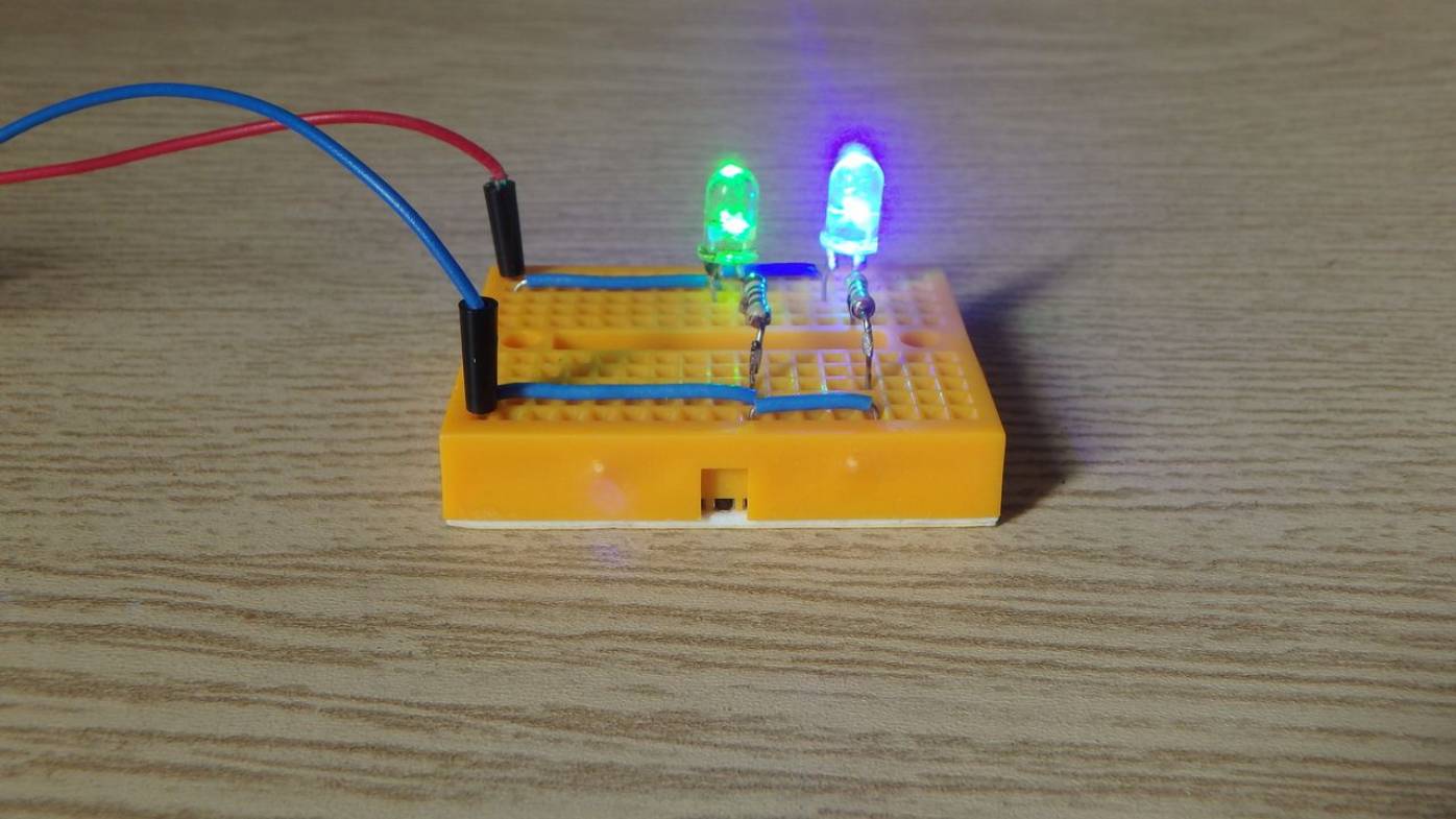 Мигающие светодиоды.