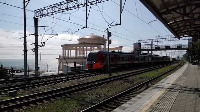 "Ласточка" ЭС1-031 отправляется из Мацесты в Адлер