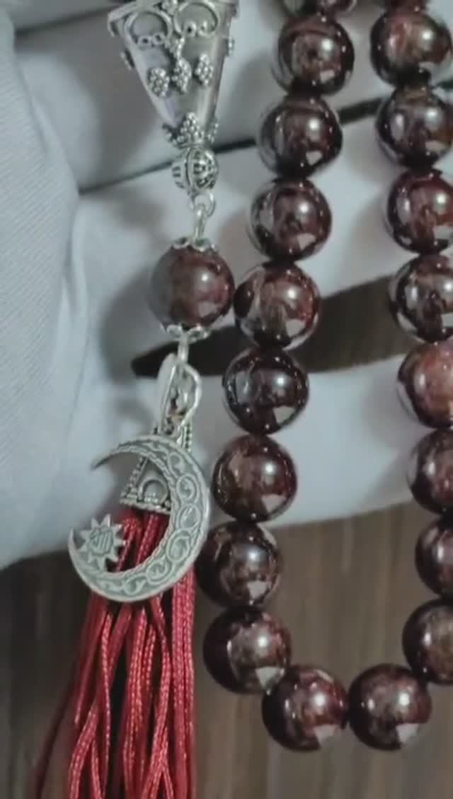 Четки из граната в мусульманские