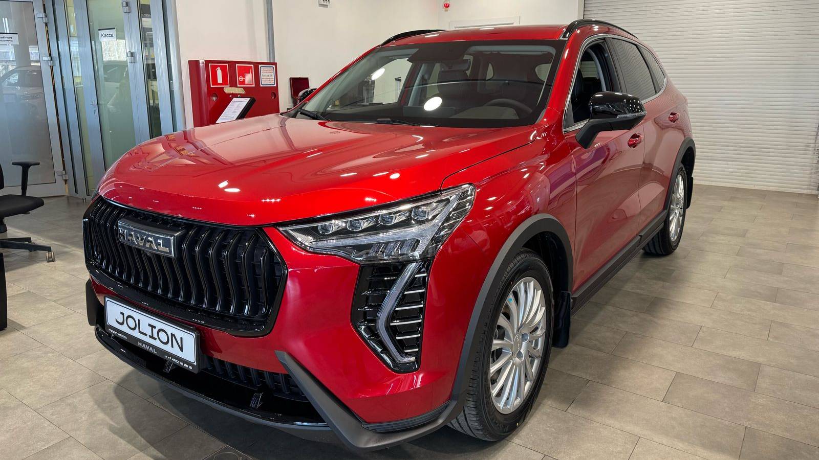HAVAL Jolion в комплектации Premium красный салон черный 4WD