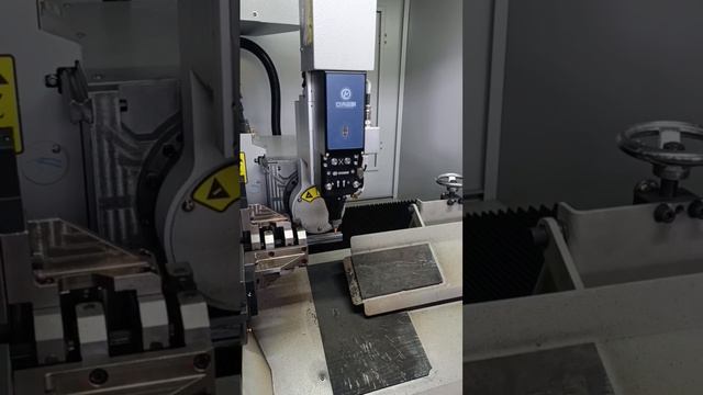 Резка труб на высокоскоростном лазерном труборезе LPC-A90T-AF6000/3000 Raycus