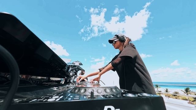 Linska - Live DJ Set 1001Tracklists x DJ Lovers Club pres. Miami Rooftop Sessions 2025