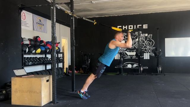 Французский жим в TRX