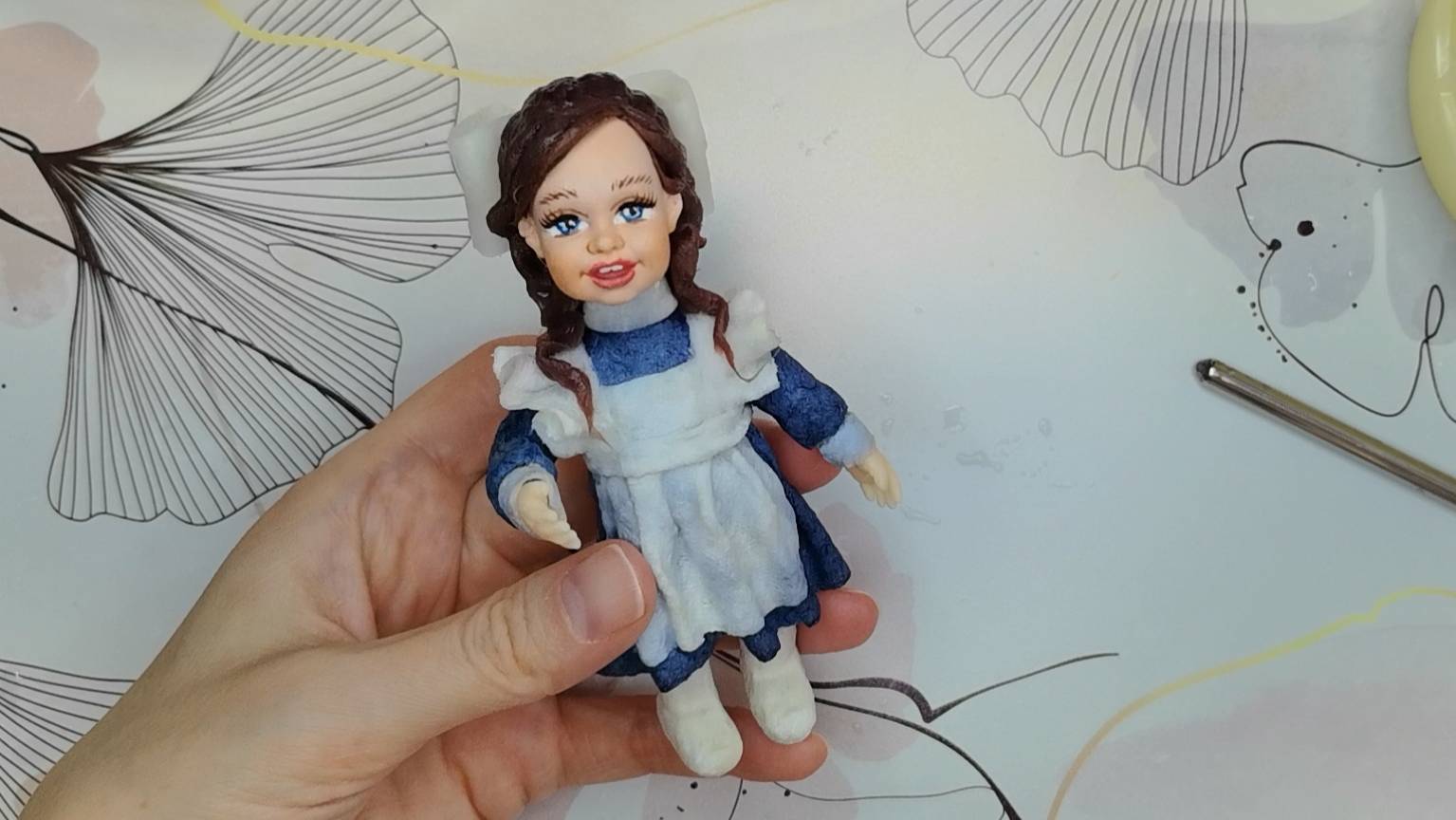 Как сделать волосы и бантик из ваты для ватной елочной игрушки?