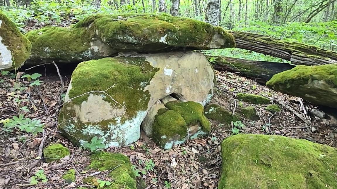 Видео 102 (часть 2) - Подземные, надземные, подскальные дольмены (Хамышки)