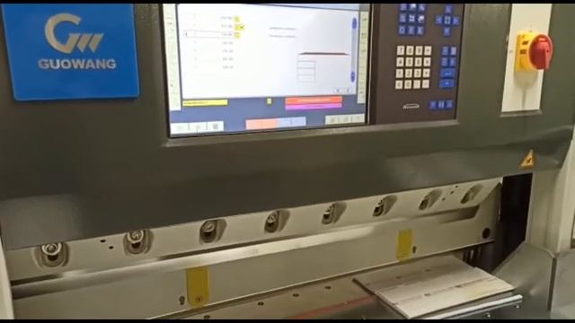 Видео включения «ТУРБО-режима» (ускоренного реза) на бумагорезальной машине GUOWANG GW92P