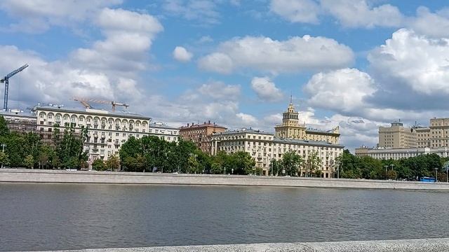 Москва река. Пушкинская набережная. Танцевальные площадки у Андреевского моста