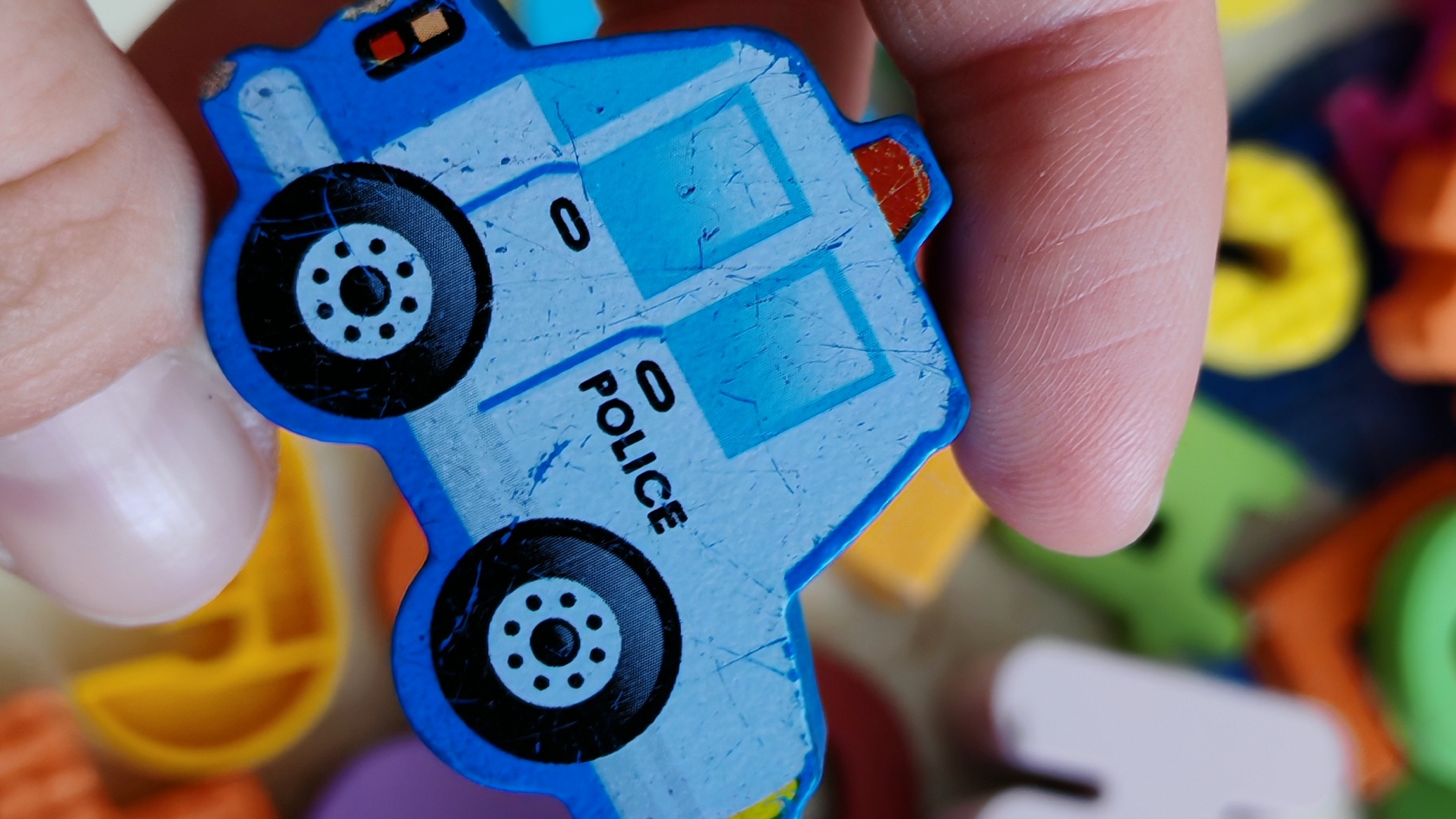 играем в деревянный конструктор для детей