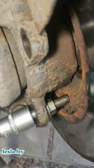 Как снять тормозной диск прикипевший к ступице ПЕЖО 807/Ситроен С8 и других авто #Shorts