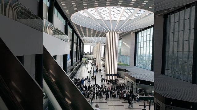 Потрясающе красивый терминал Новосибирского аэропорта.mp4