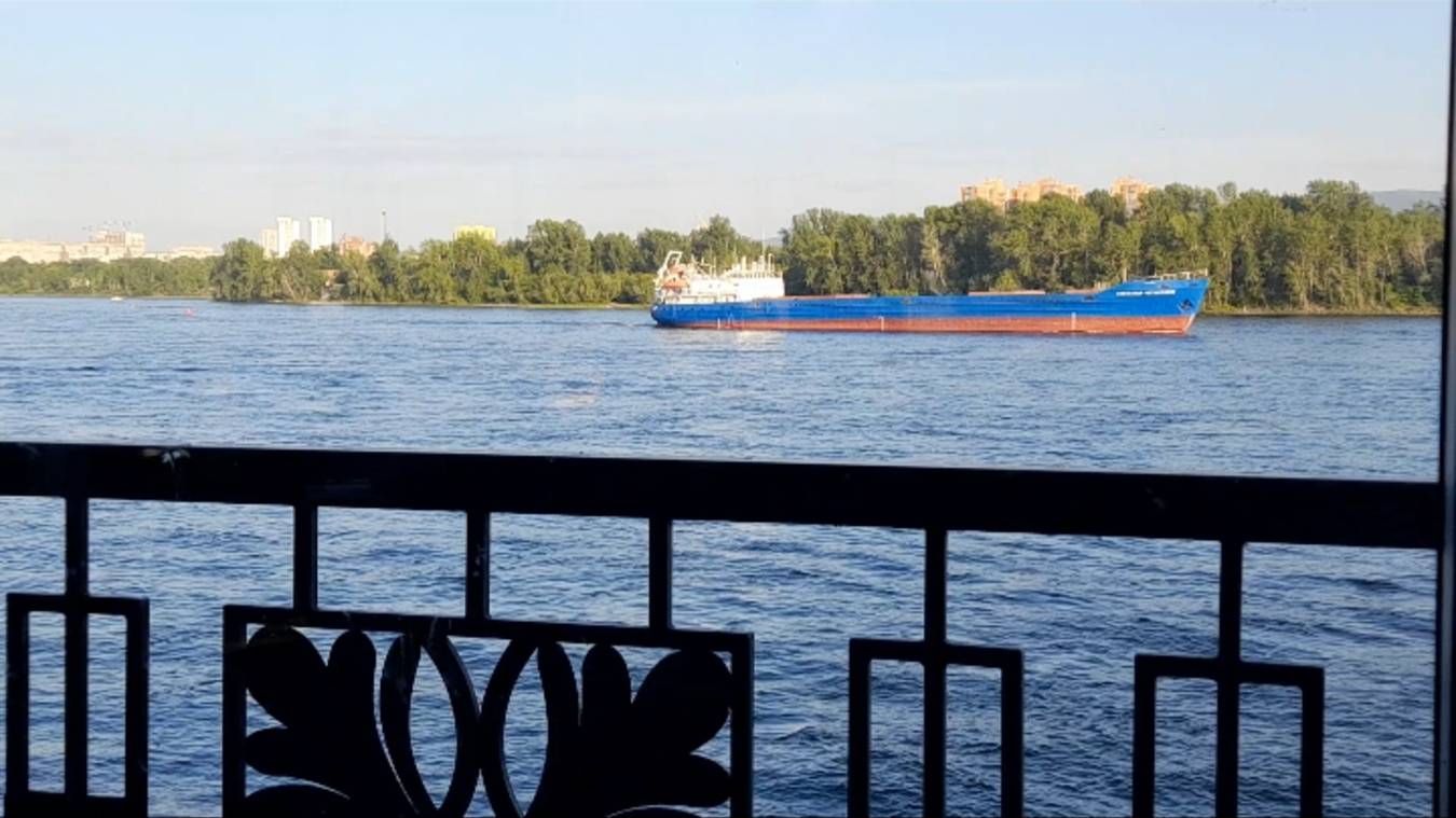 20250709_192132 Ужин на берегу большой реки. Каботажное судоходство на Енисее