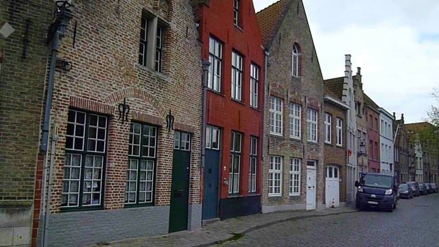 Брюгге (Бельгия) - дома, каналы и башни.