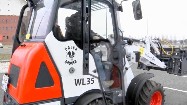 Polar Badger WL 35 - сочлененный универсальный мини-погрузчик. АиСТ - официальный дилер Polar Badger