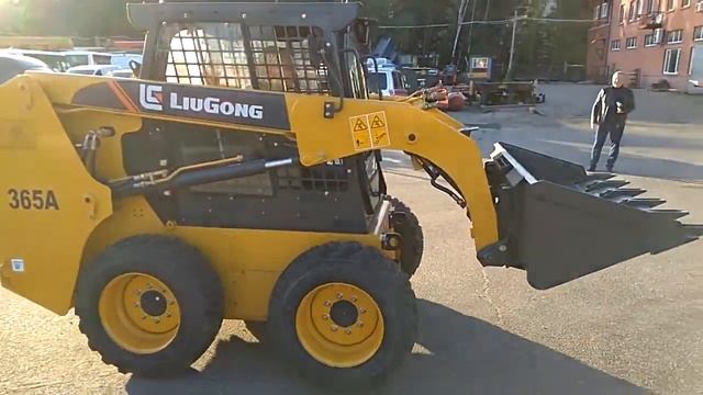 Мини-погрузчик LiuGong CLG 365A.  ООО "АиСТ", www.LiuGong43.ru kor