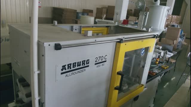 Arburg Термопластавтомат работает с новой системой управления.