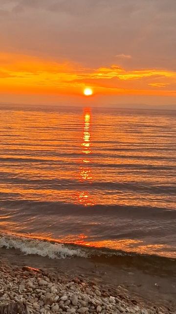 Закат солнца на Байкале.