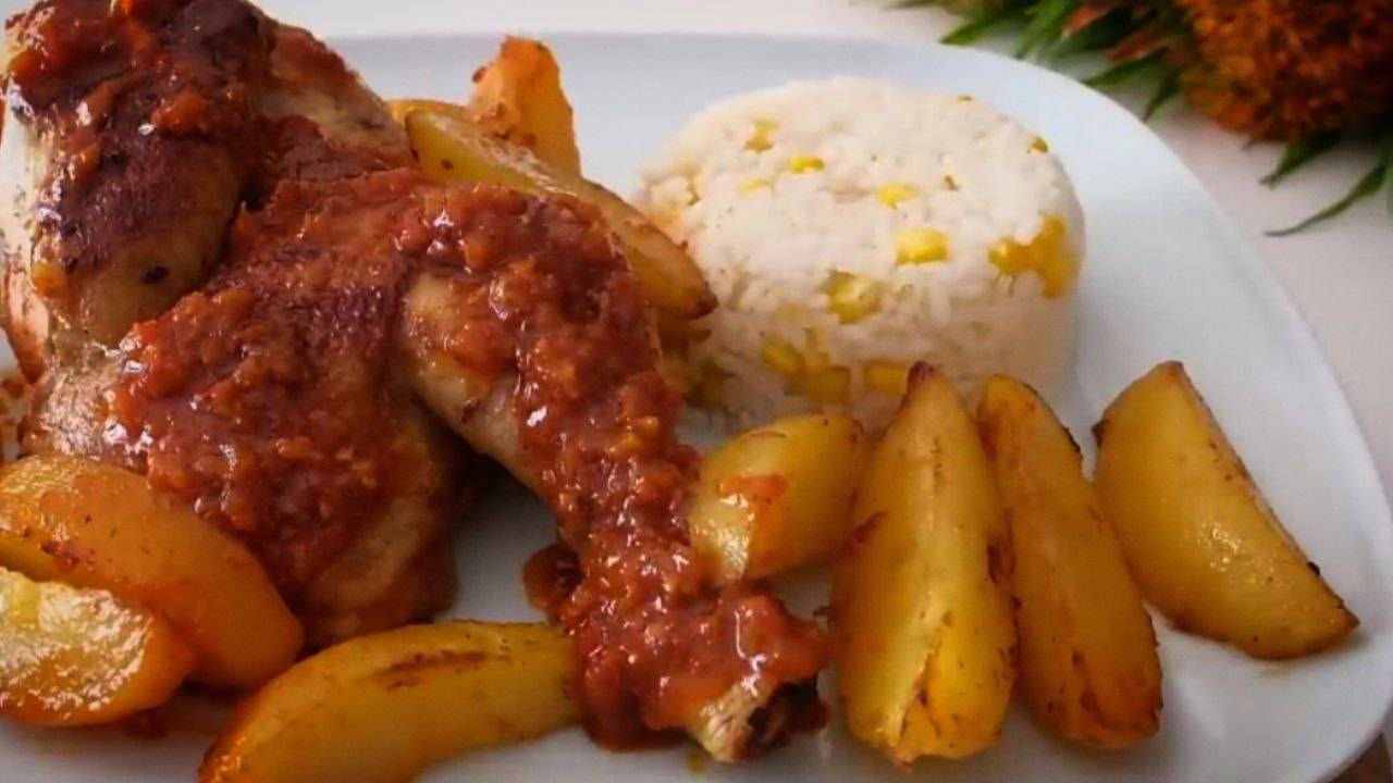 Ароматная курочка с сытным гарниром