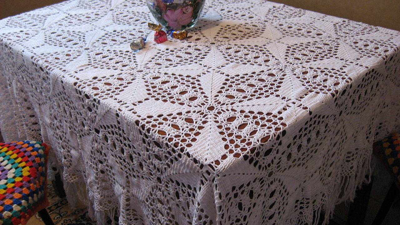 КРАСИВАЯ СКАТЕРТЬ МОТИВАМИ