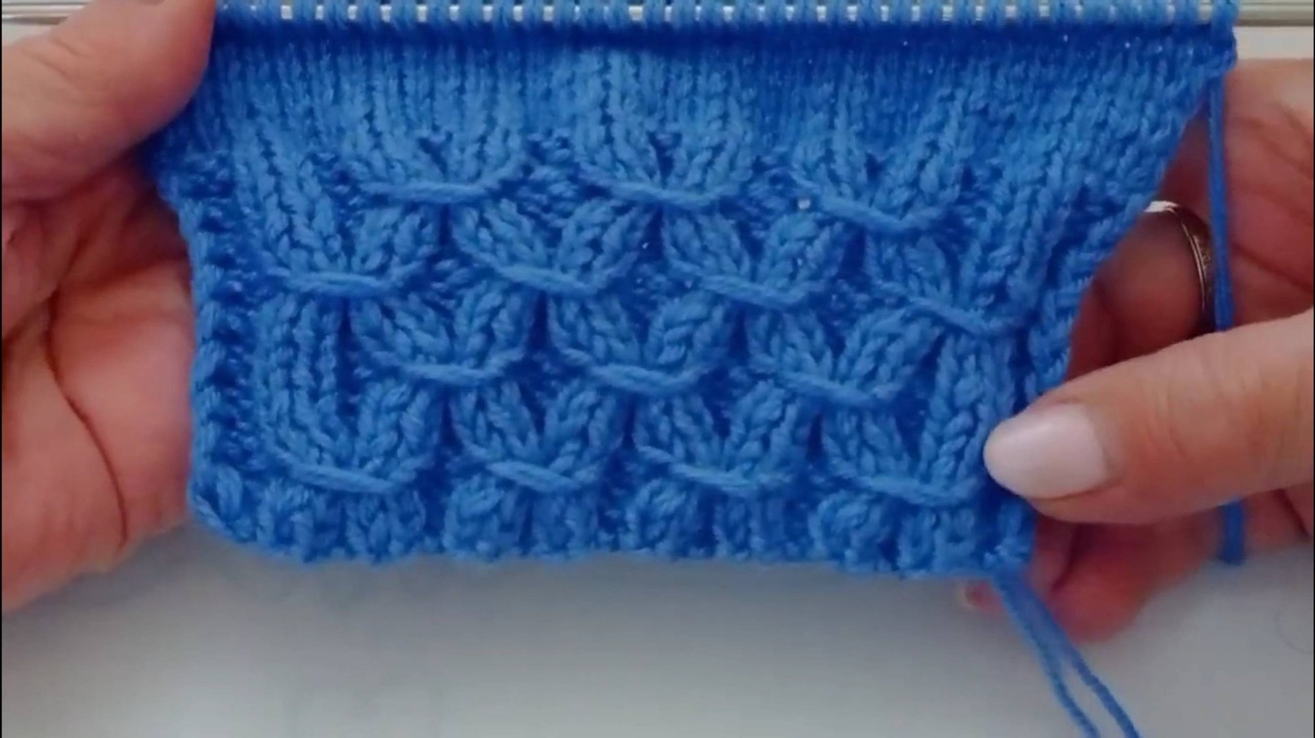 Красивая декоративная резинка спицами.