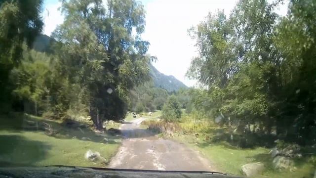 Дорога  с водопада на реке Белая к поляне Таулу