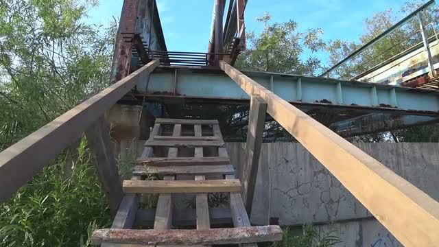 Где находился Чертов мост через реку Ухту. Уродливый ржавый мост у Тайбалы.