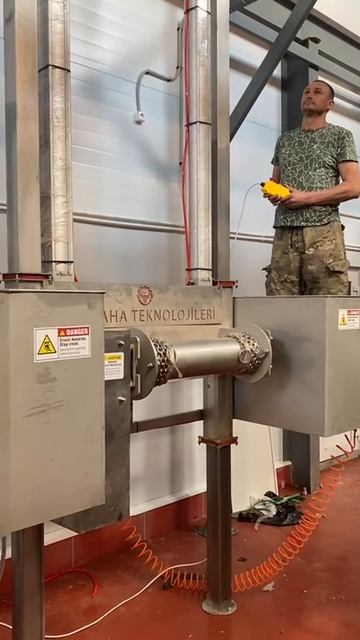 Пневматическая площадка для снятия шкуры .
Проверка оборудования перед пуско-наладкой.