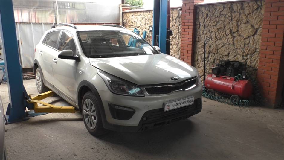 Замена передних тормозных колодок на Kia Rio 1,6 Киа Рио 2020 года