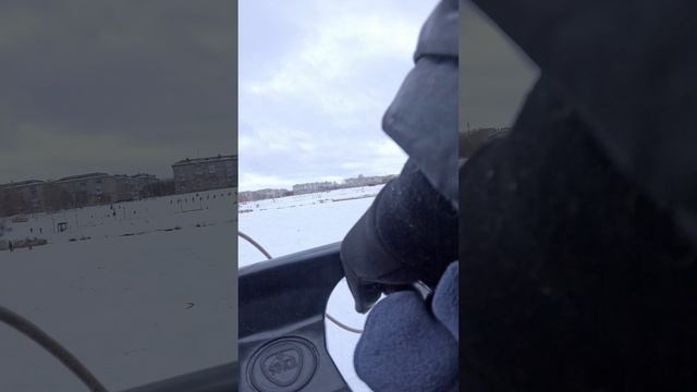 Прогулка с сыном зимним днем