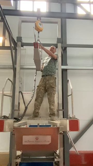 Пневмо площадка для нутровки.
Пила для распиловки грудины.
Проверка оборудования перед пуско-наладка