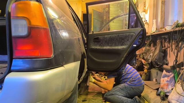 #01 Замена порогов своими руками на Toyota Corolla кузов AE100 1997 года