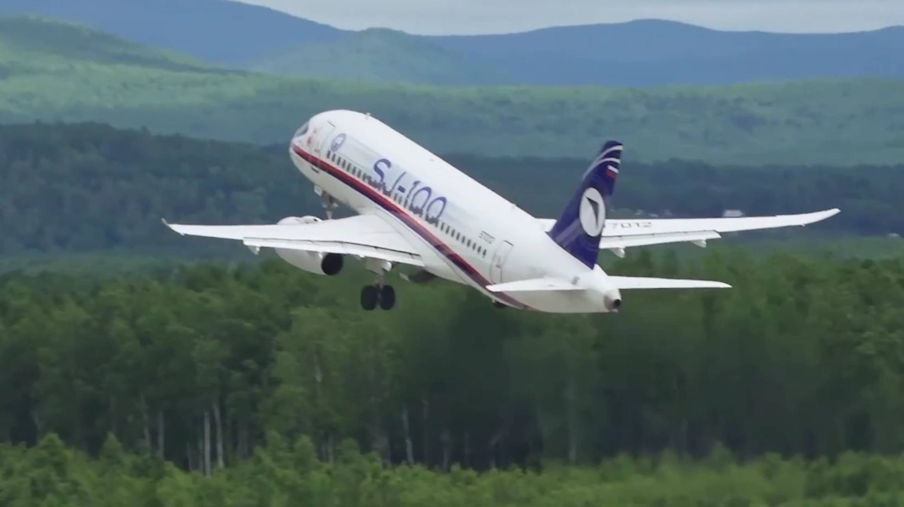 Обновлённый самолёт Суперджет-100