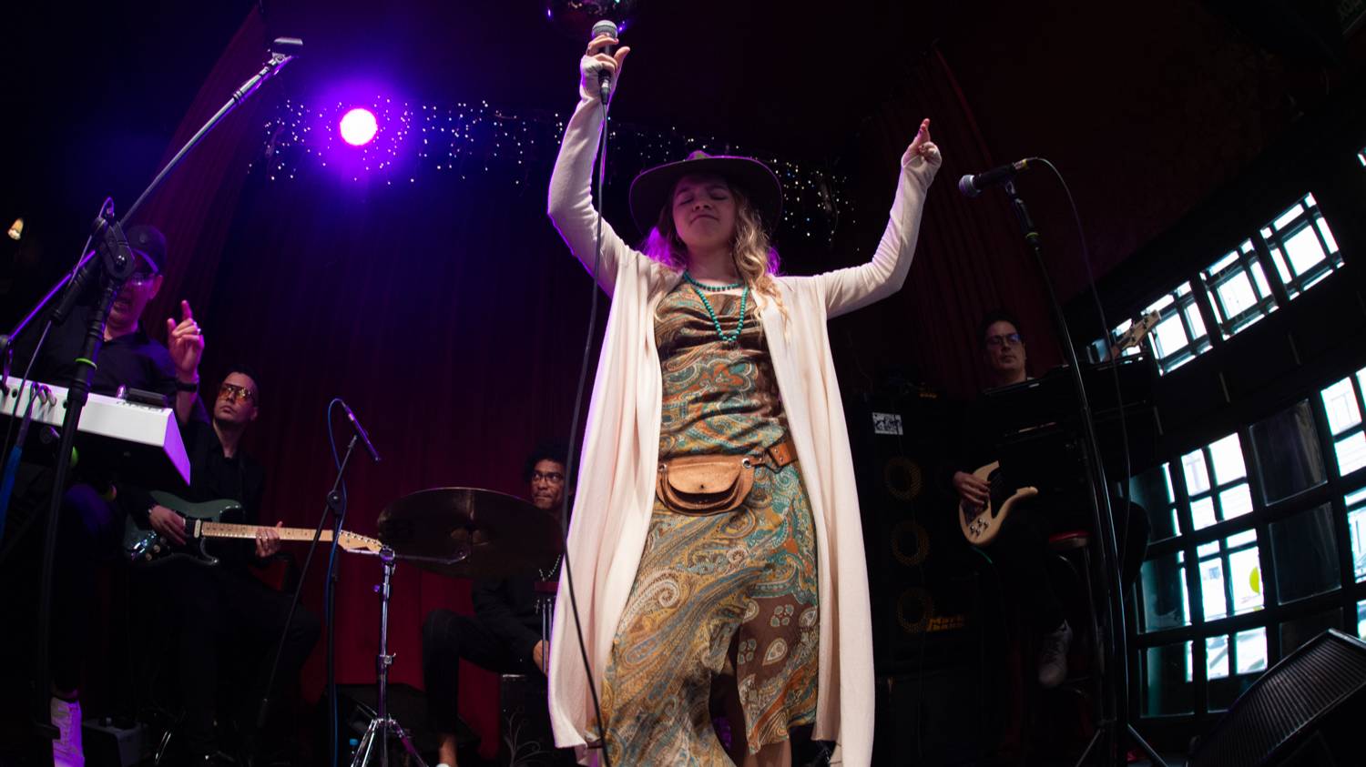 "Conga" Василиса Прекрасная (Gloria Estefan - кавер), клуб «16 тонн», Арбат