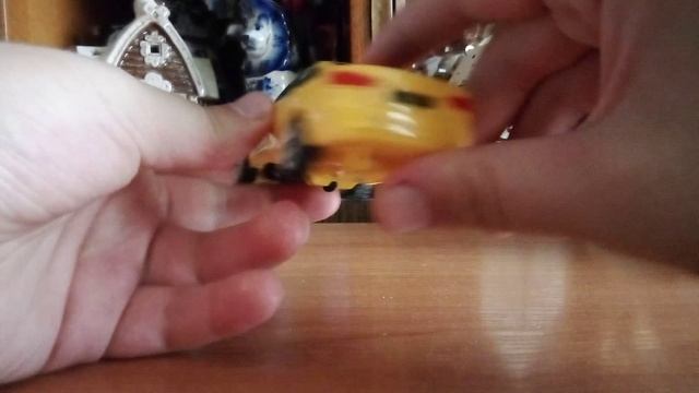 Шикарная моделька Лада Веста такси робот трансформер. Обзор про машинки.