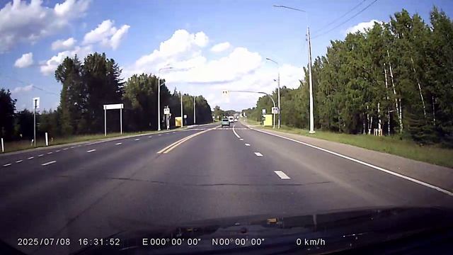 Обгон по обочине справа, камень.