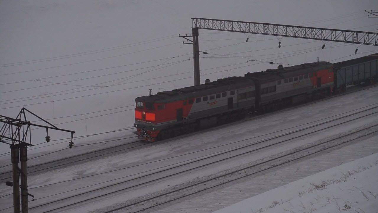 Тепловоз 2ТЭ10У-0340Б/0540А в тумане.