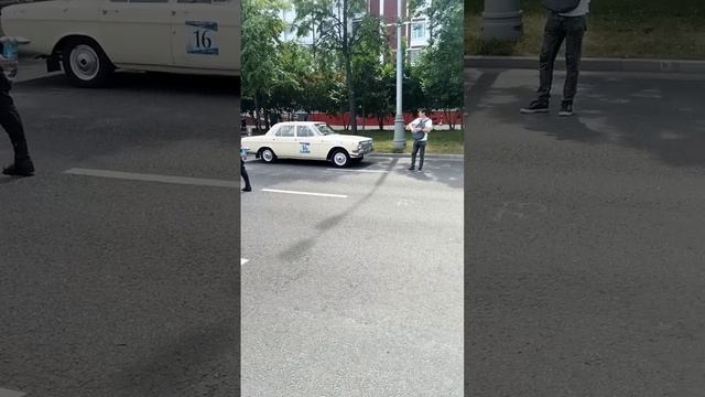 Назад в будущее на московских рельсах! параде ретро-трамваев на  улице  Радонежского. Фрагмент 1