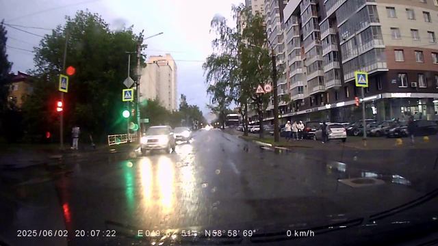 ул Пугачёва не уступил дорогу со двора