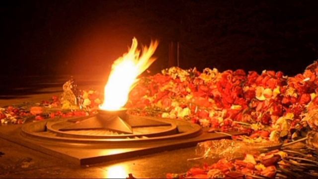 Ода Керчи под гитару. Музыка и исполнение Дмитрий Шамин, слова Игорь Квитко, монтаж Инна Квитко.