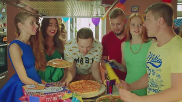 Доставка пиццы DOSTАЕВСКИЙ.