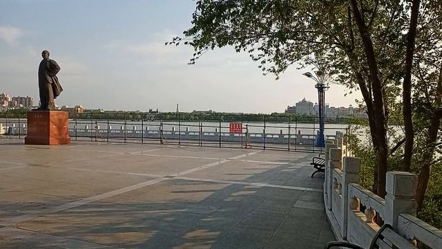 Бэйху утро танцы на площади набережной, Китай, Манчжурия 2025