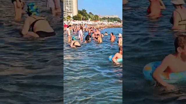 Вот такая обстановка на пляже в Сочи! 11 июля 2025