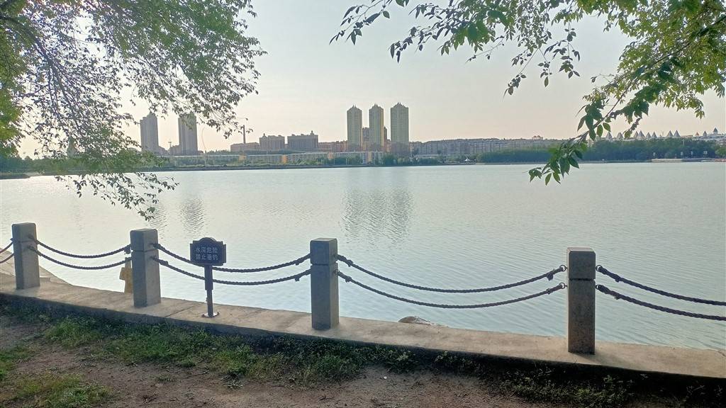 Танцы на набережной Бэйху утро, Китай, Манчжурия 2025