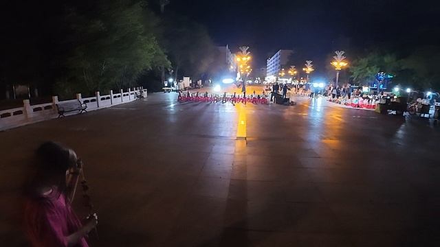 Озеро с набережной Бэйху вечером, Китай, Манчжурия 2025