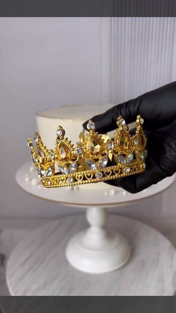 Торт с короной