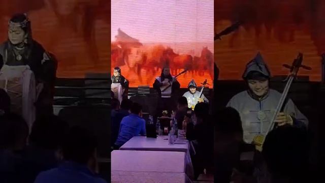 Китай. Маньчжурия.  Развлекательная программа в баре Максим.